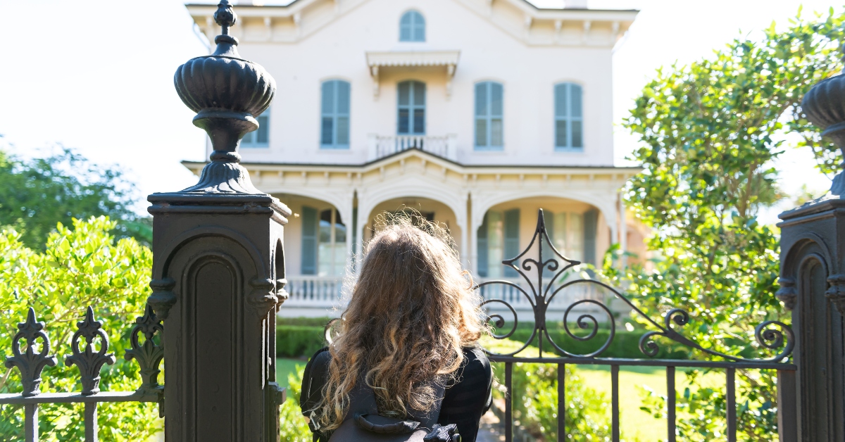 15 best small towns if you want to buy a cheap old house