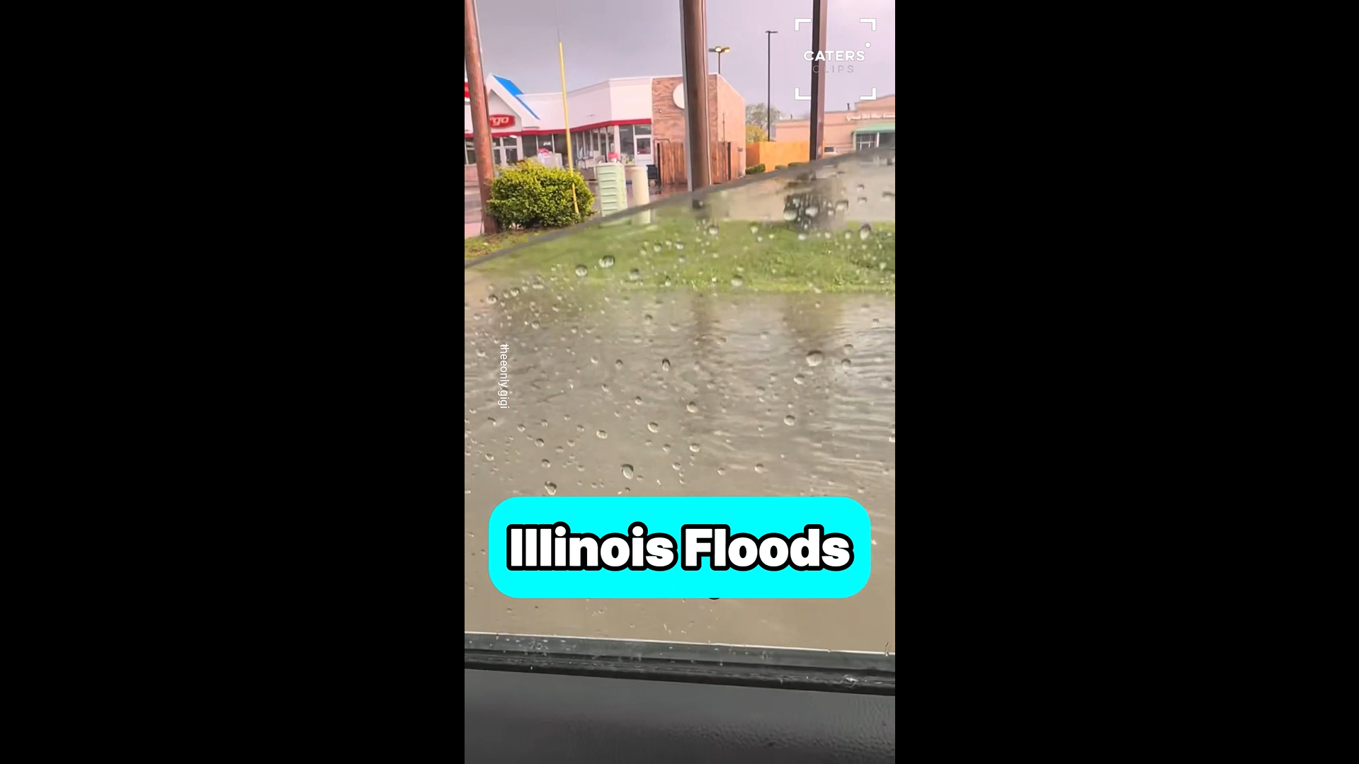Flash flooding swamps streets in Chicago in extreme weather moment