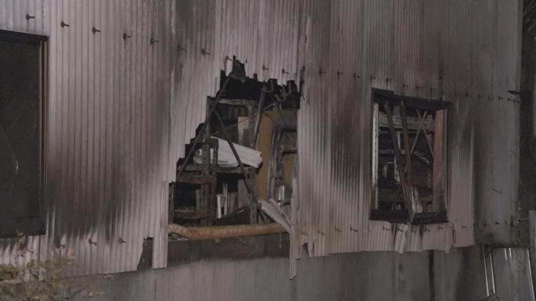 【速報】農器具を保管する倉庫の壁面など燃える火事で1人死亡 遺体の近くにシニアカーの様なフレームが残る 兵庫・姫路市