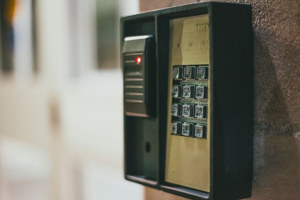 16 mistakes that make your garage door an easy target for thieves