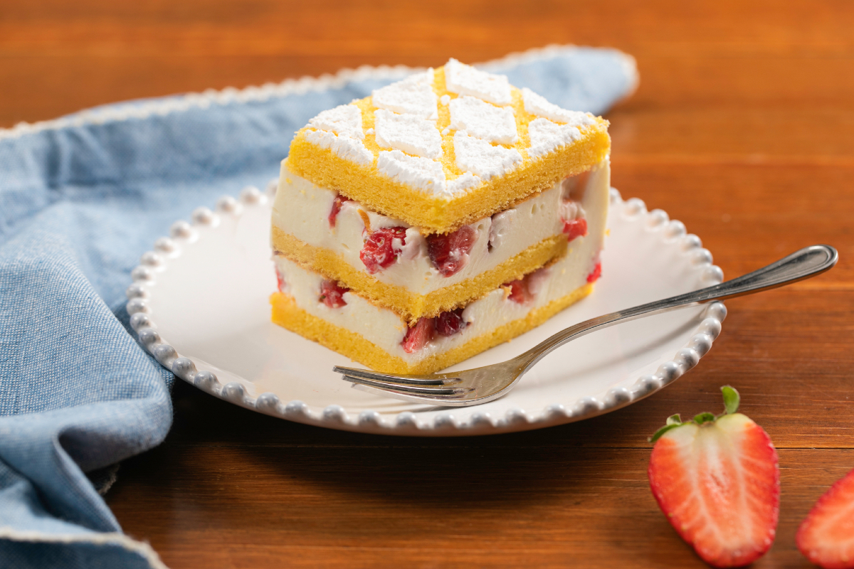 Strawberry and white chocolate cake