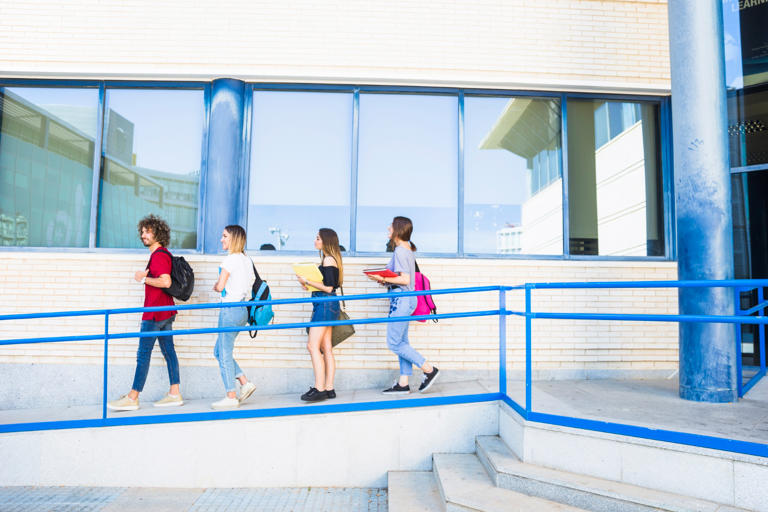 9 things teachers routinely did in 1980s American classrooms that would ...