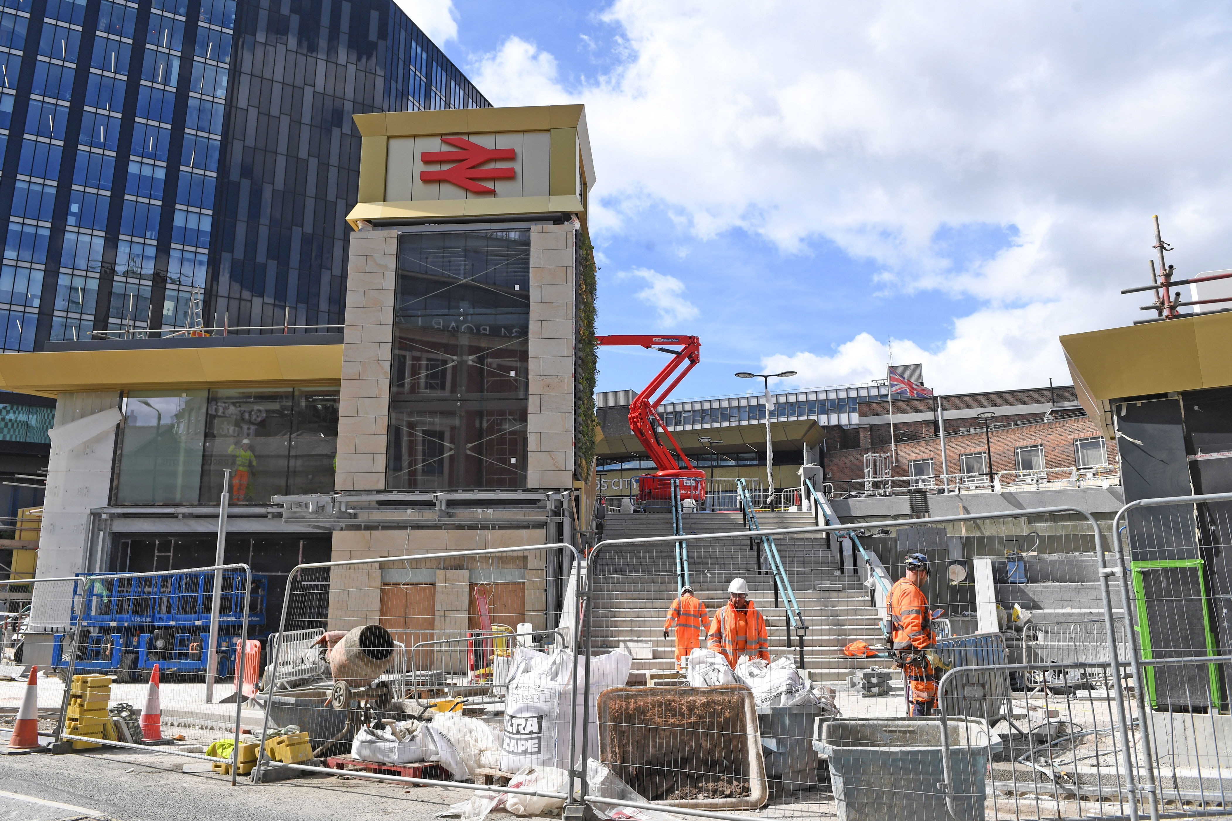 12 pictures as redesigned Leeds station entrance takes shape ahead of ...