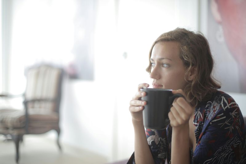 13 subtle signs a woman feels genuinely comfortable around you