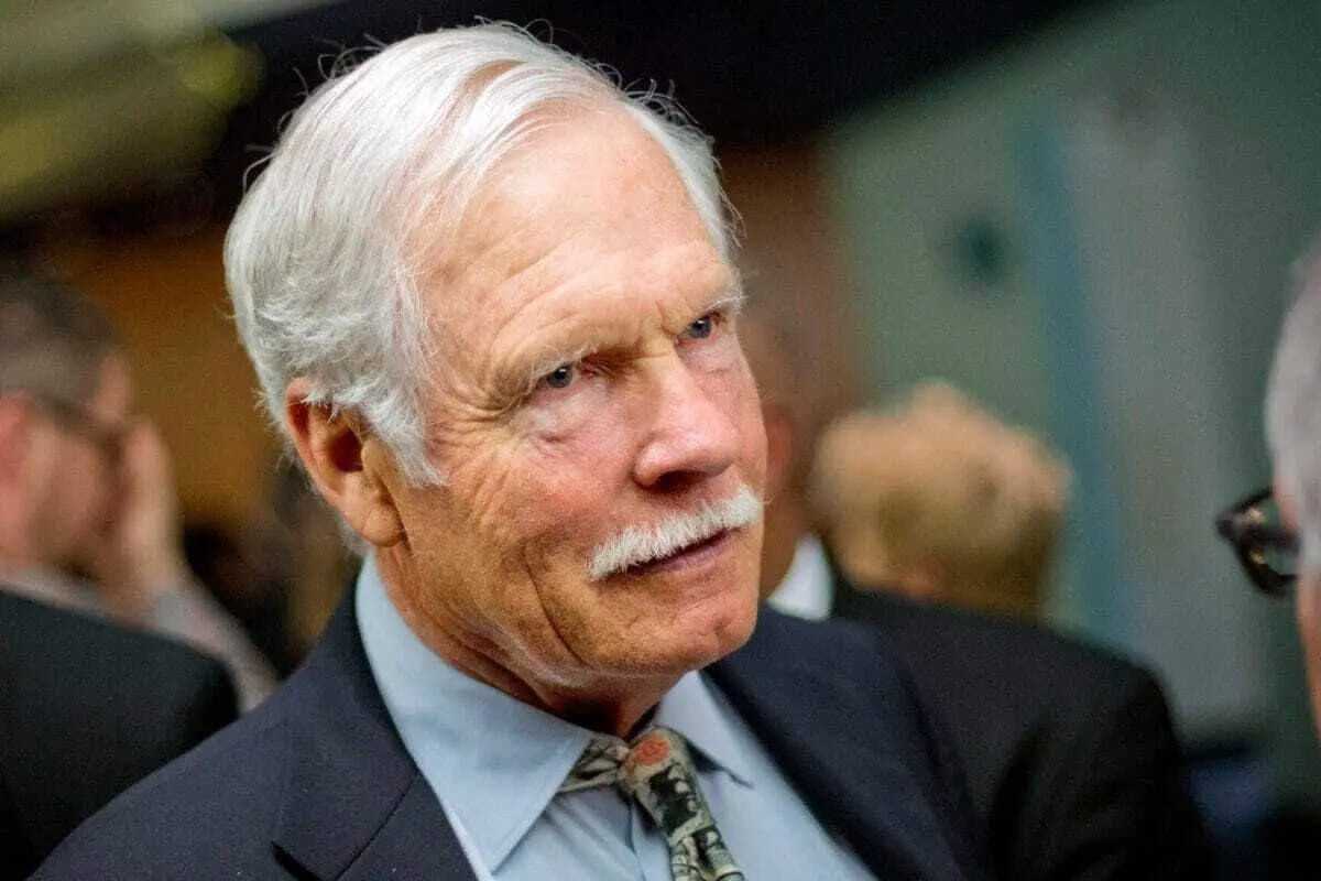 Quote of the day by Ted Turner: 'You can never quit. Winners never quit ...