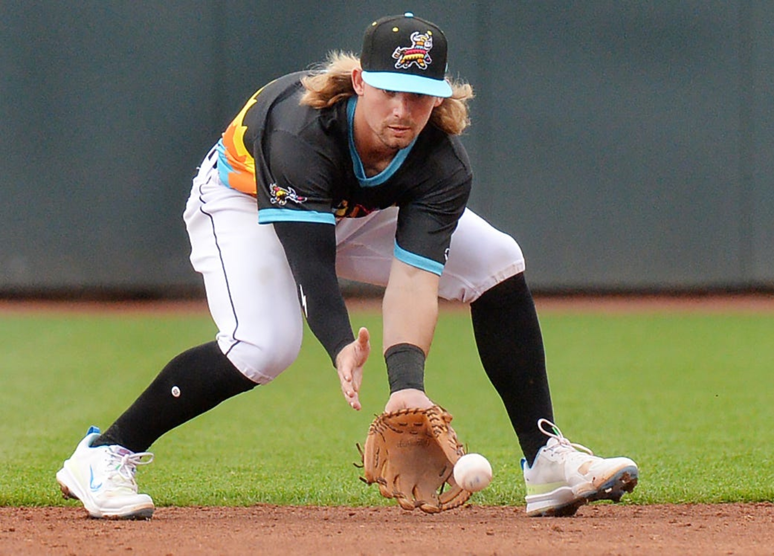 Braves call up Jim Jarvis, DFA Jose Azocar