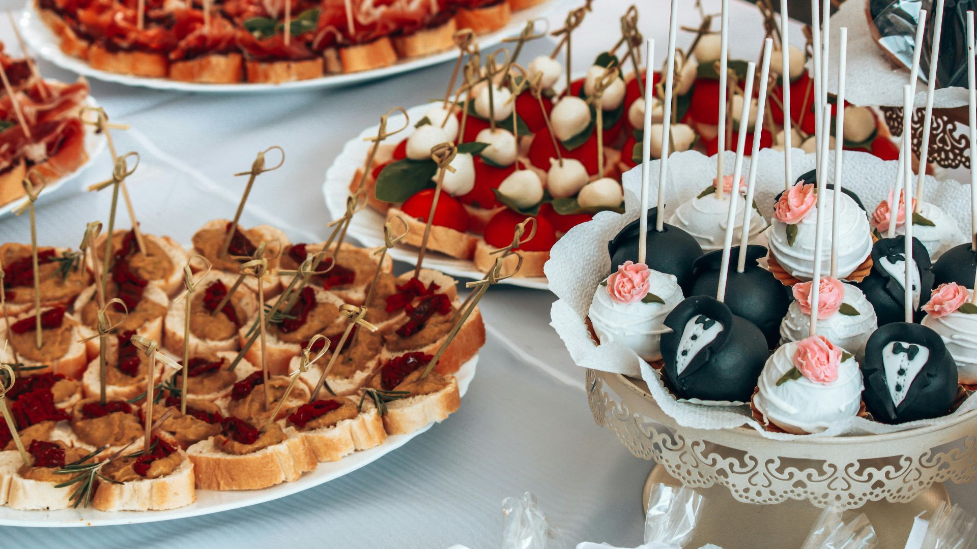 10 wedding foods that look cheap & 10 that show a couple spent money