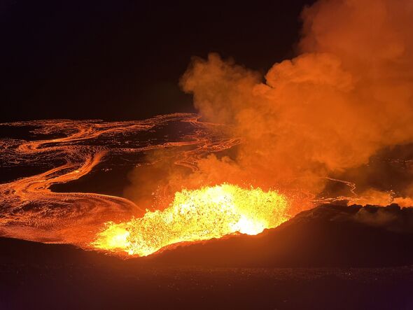 Wild scenes as Hawaii's Kilauea volcano blasts lava in 46th eruption of ...