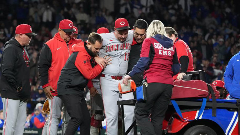Former Mariners reliever suffers brutal-looking injury after emerging ...