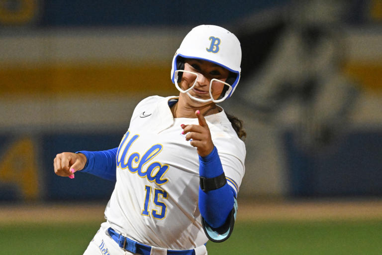 In a battle like McGwire and Sosa's '98 home run chase, Oklahoma, UCLA ...