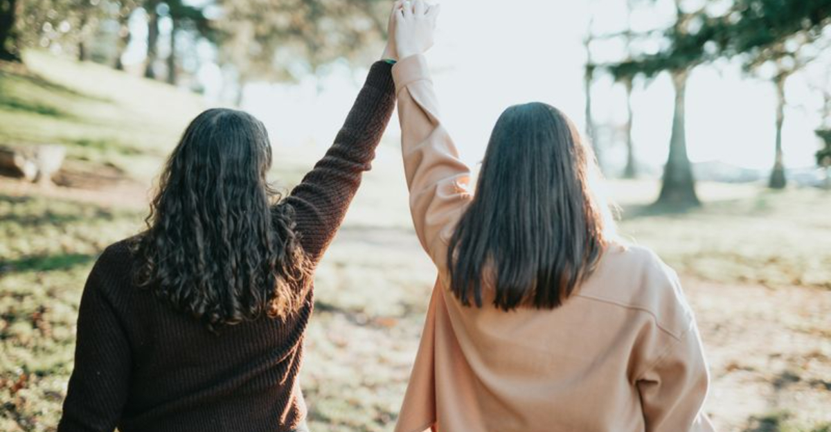 12 quiet signs a woman has a good heart—even if it’s not obvious at first