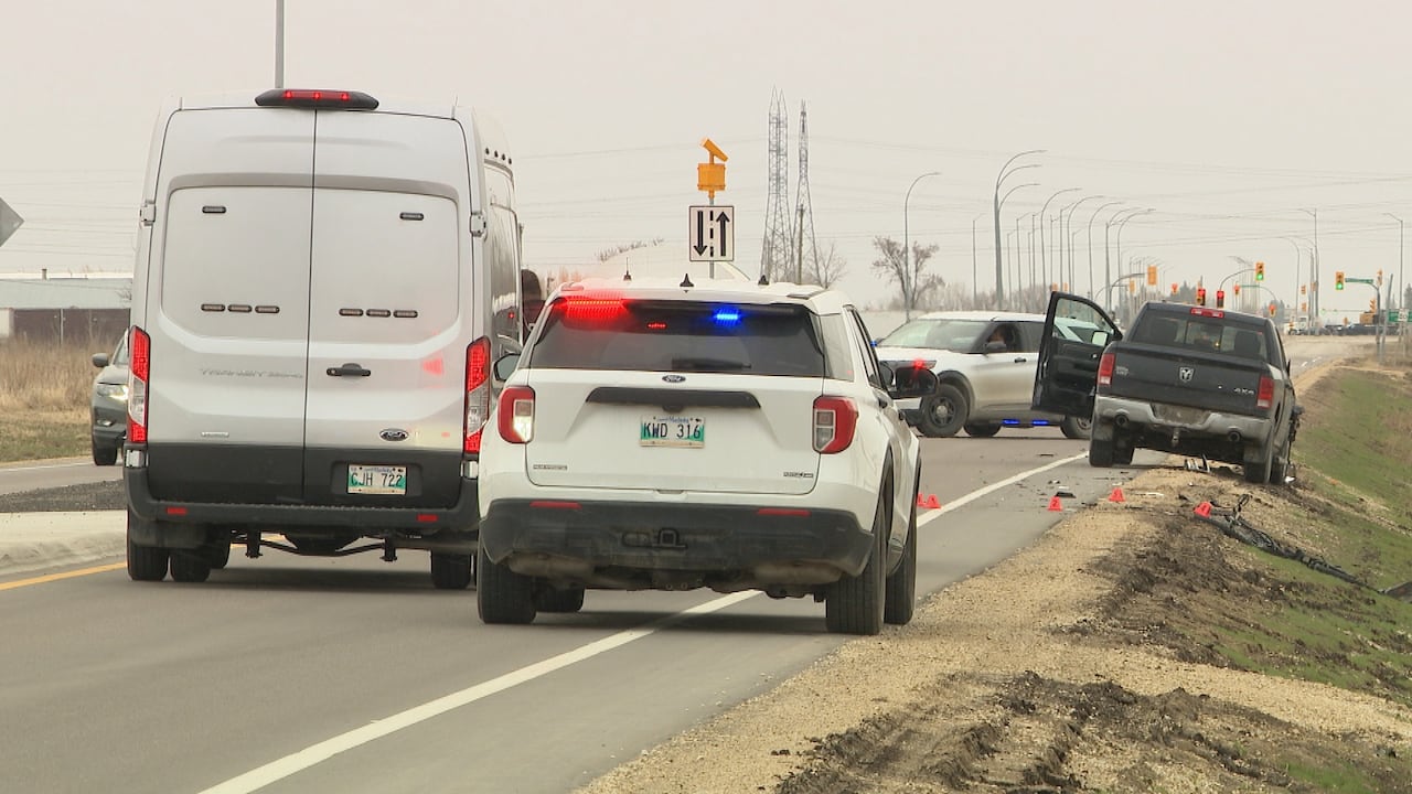 Crash involving cyclist shuts stretch of Dugald Road in Winnipeg