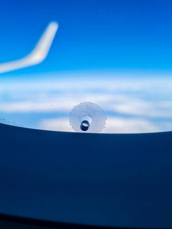 Pilot explains the reason why all plane windows have tiny holes in them