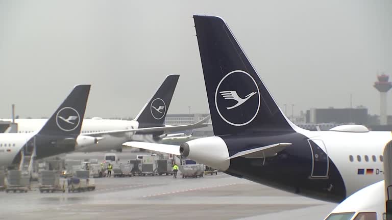 Lufthansa sticks to outlook despite $2 bln jet-fuel hit, shares rise