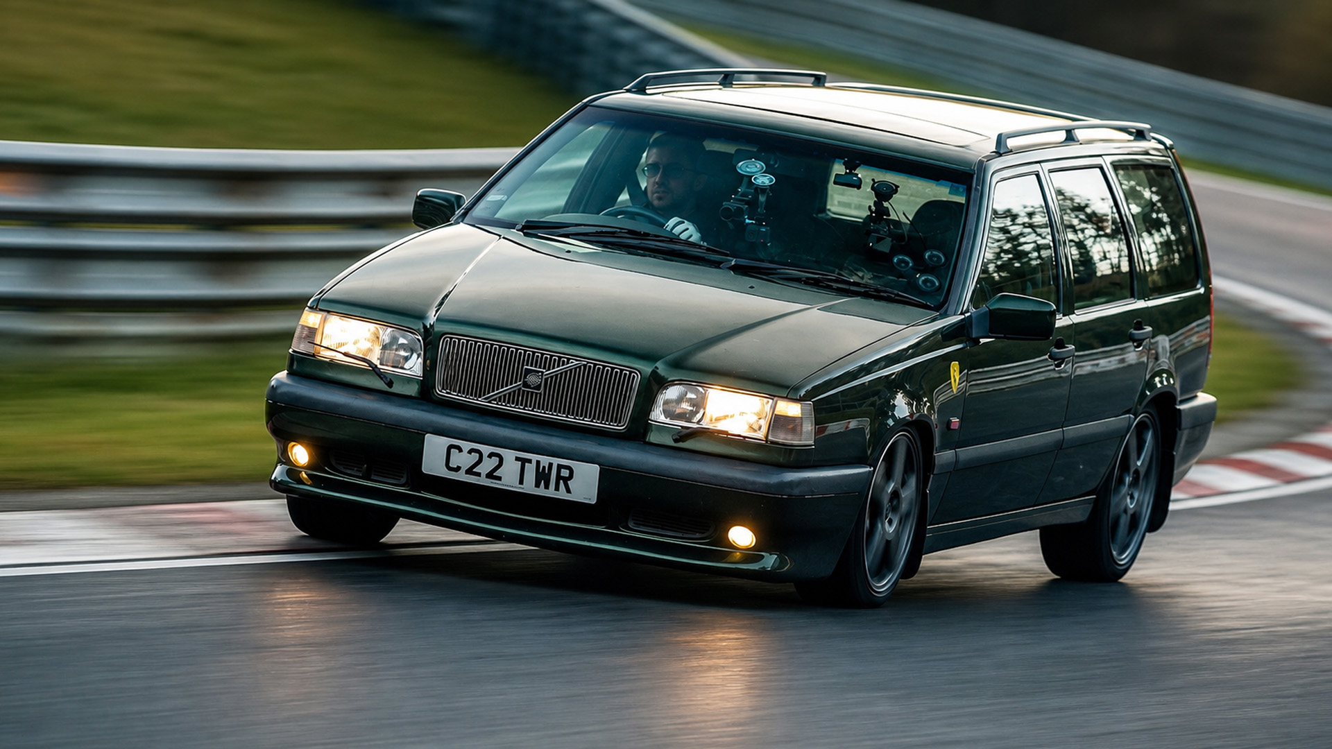 Classic Volvo 850 pushes hard on slippery section