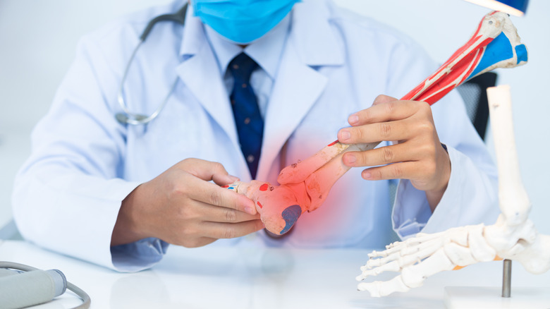 Bone spurs explained: Causes, symptoms, and treatments