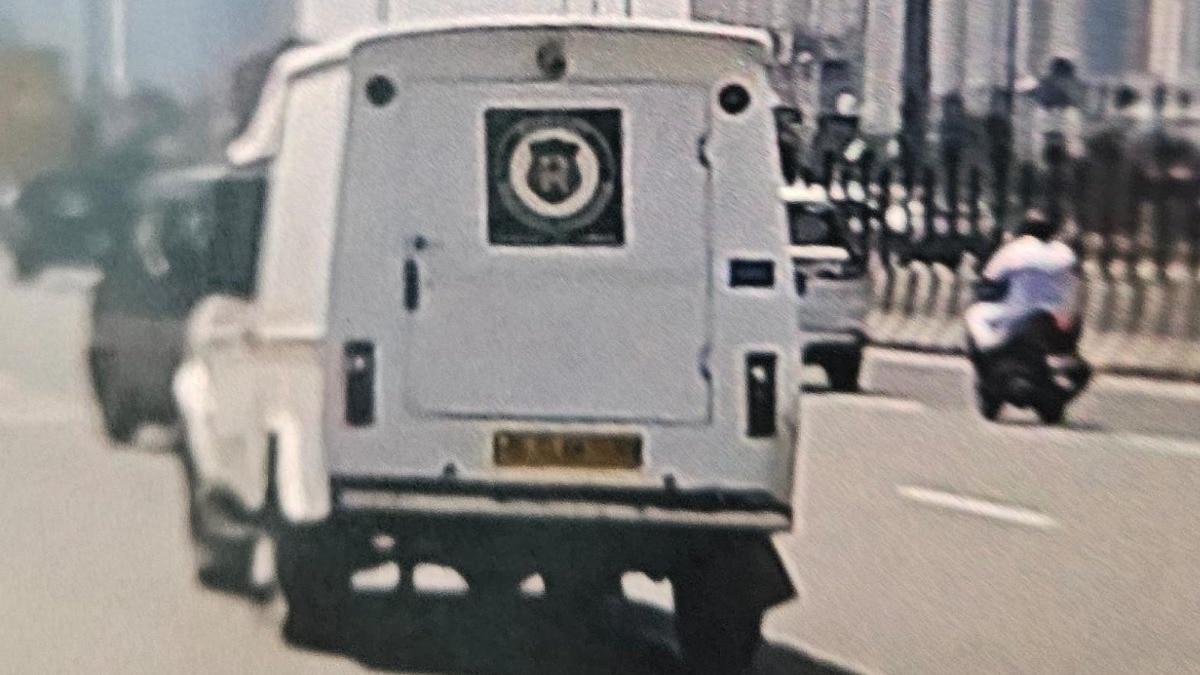 Armed men hijack ATM cash van, loot Rs 20 lakh in daring Ghaziabad heist