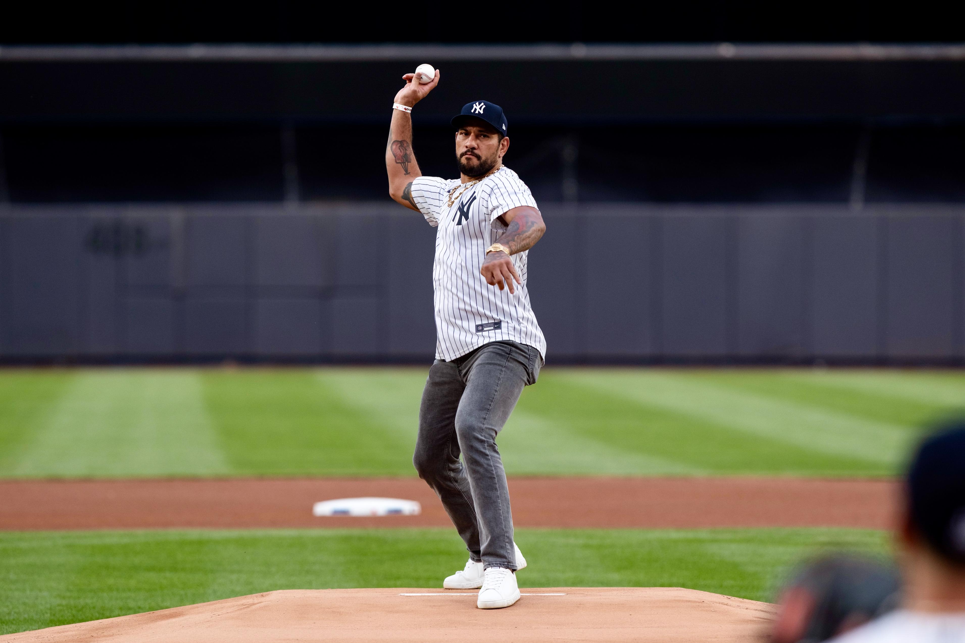 Video: Alex Pereira throws ceremonial first pitch strike at Yankee Stadium