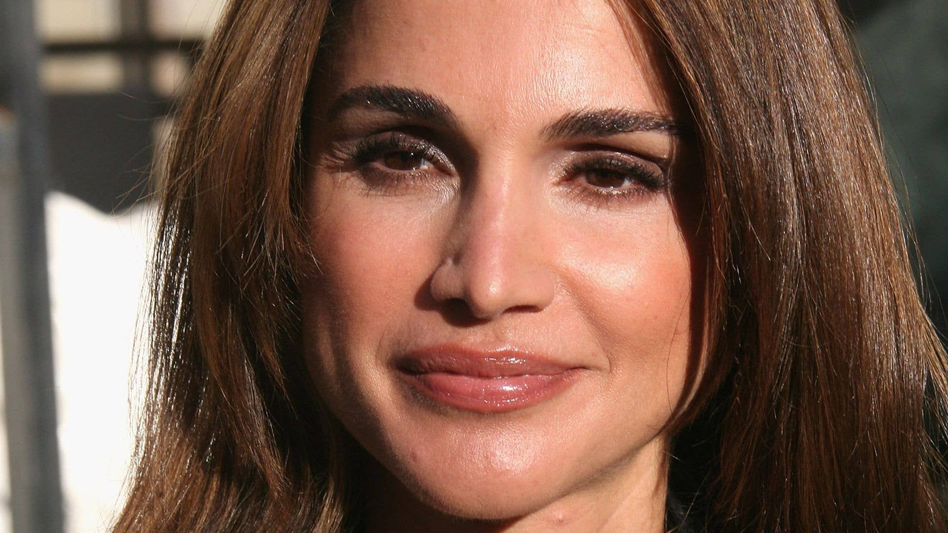 Queen Rania sparkles from head to toe in 'exceptional' Armani three ...
