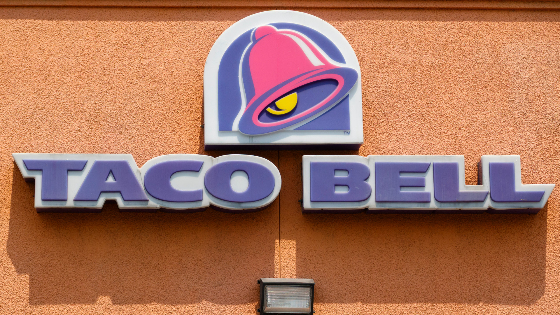 A Seattle artist threw a full funeral for a Taco Bell that closed 30 ...