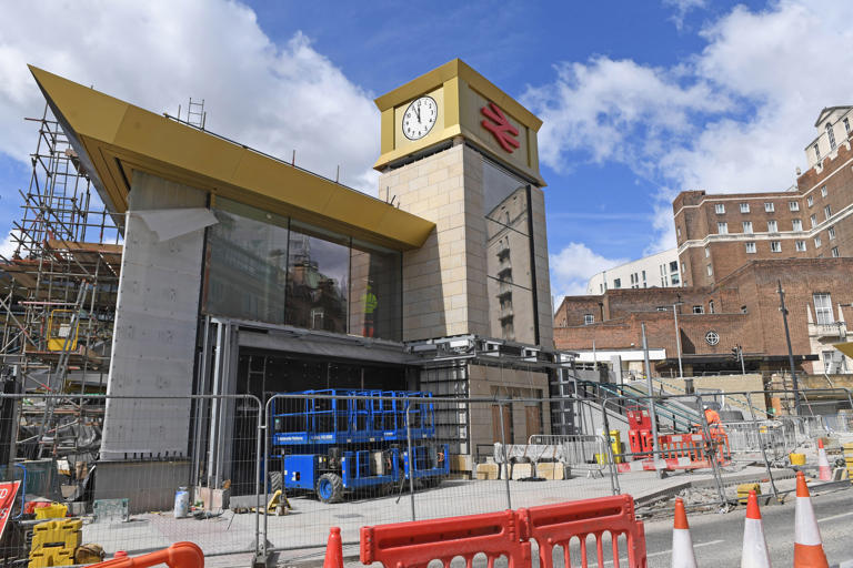 12 pictures as redesigned Leeds station entrance takes shape ahead of ...