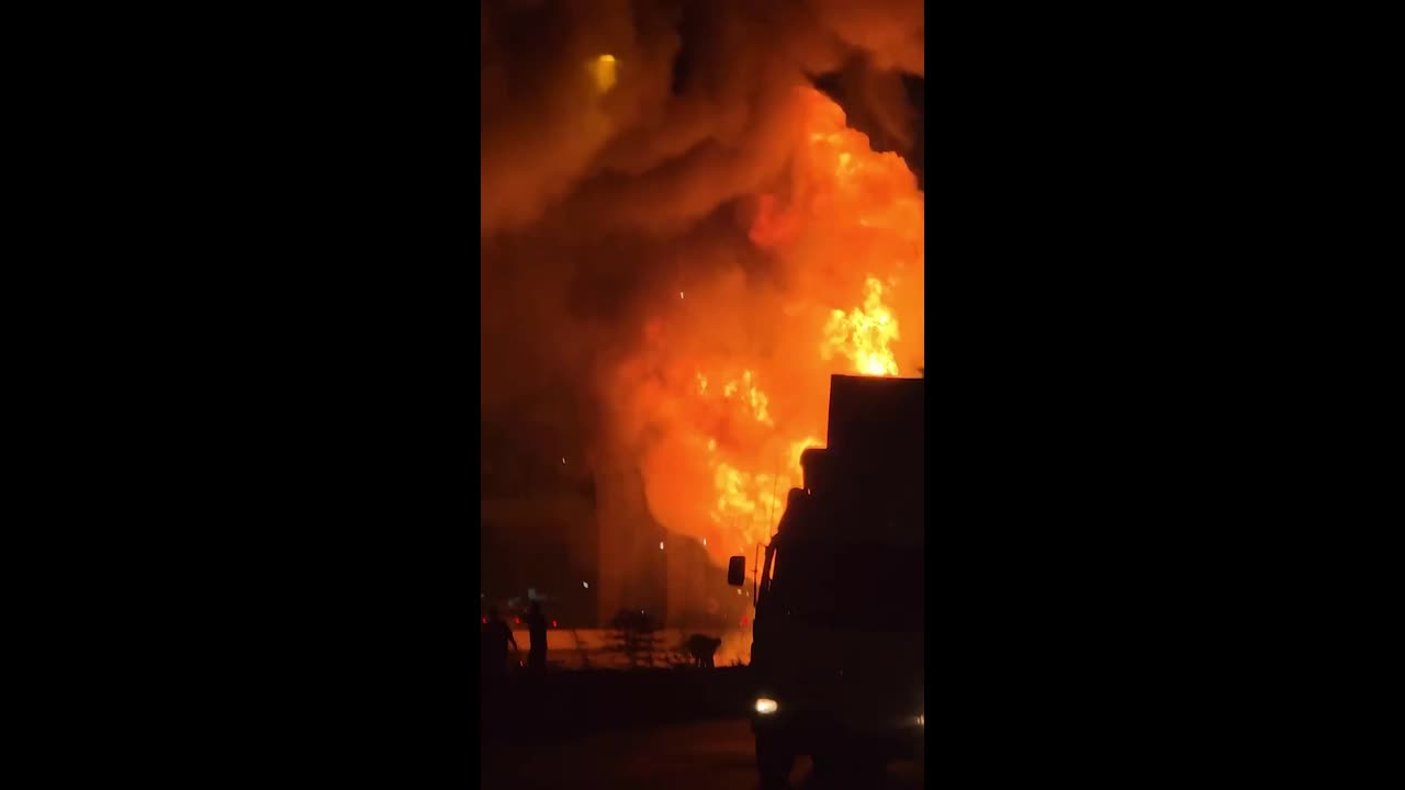 Truck carrying lithium batteries explodes on expressway