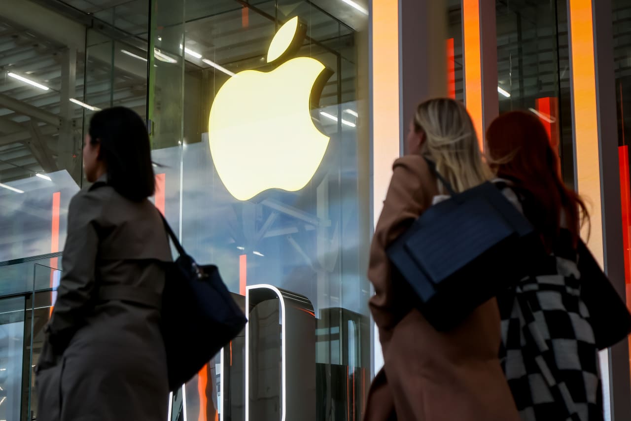 Apple stock tracking a record high. Why June could change everything.