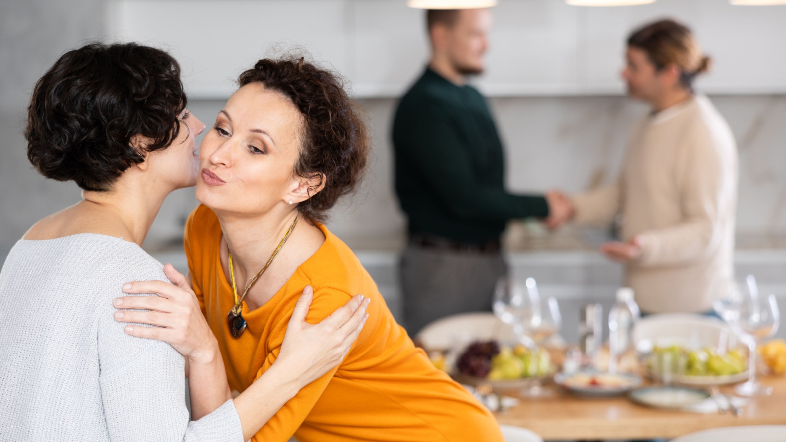8 social rules everyone understands but nobody ever says out loud