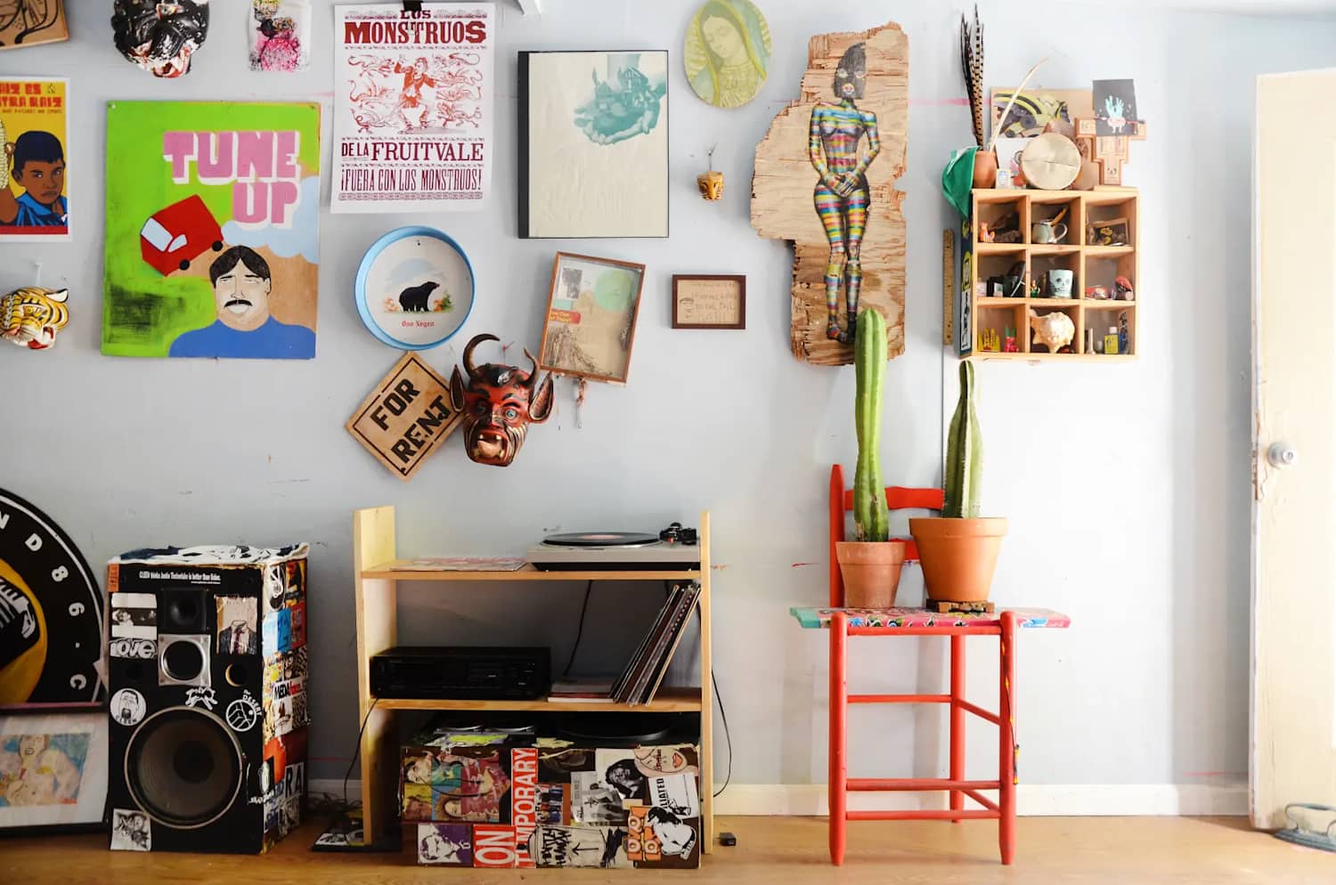 I'm putting a utensil tray on my wall (it's so cute!)