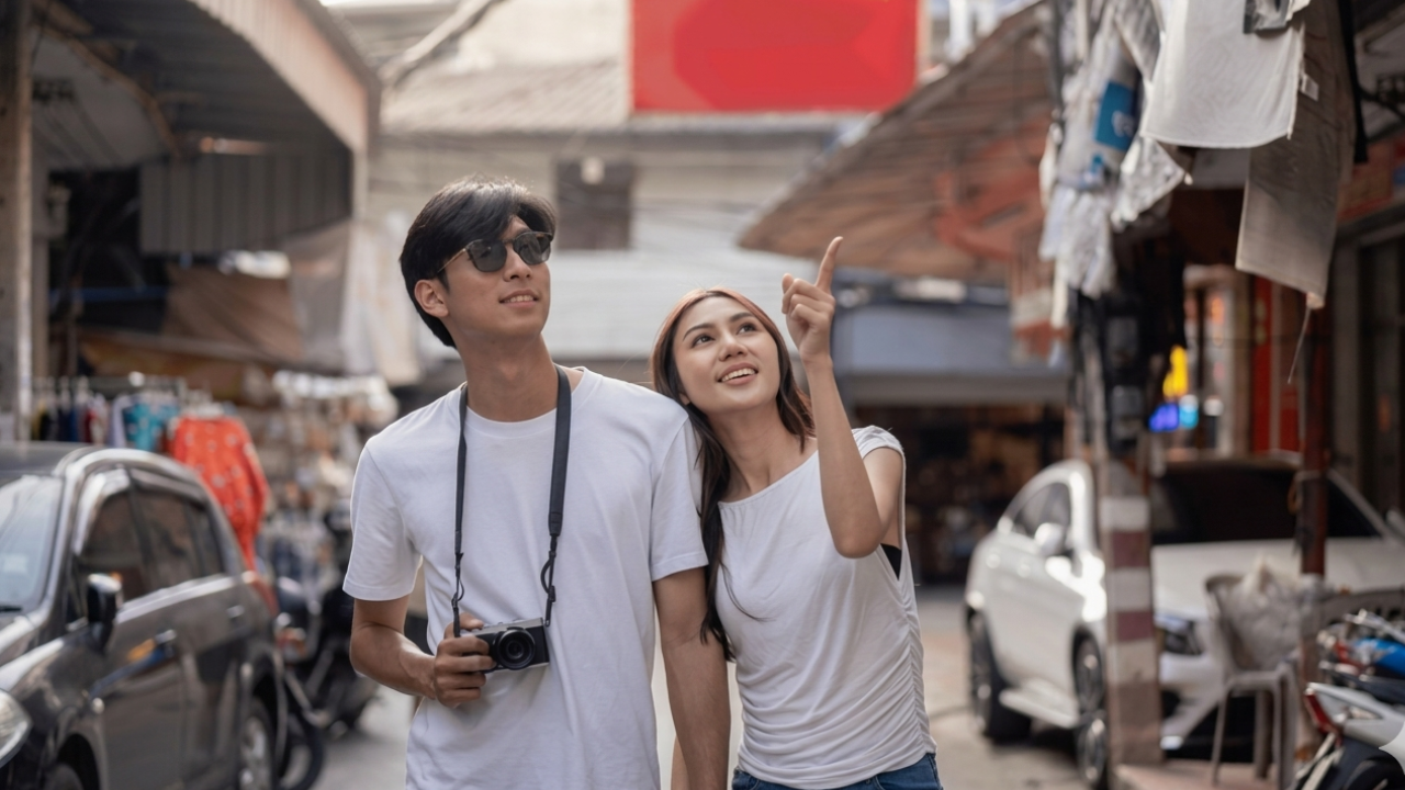 8 reasons travelers are choosing local experiences over famous landmarks