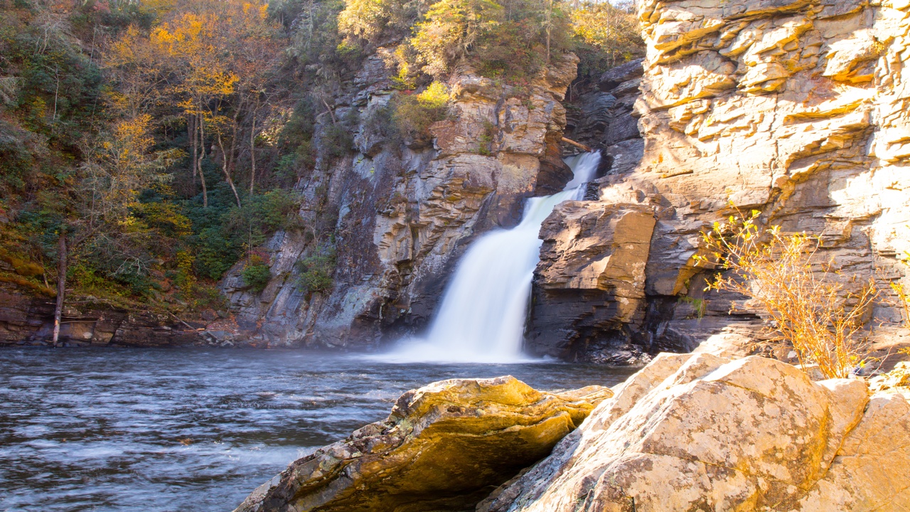 Most drivers miss this ancient North Carolina gorge that drops 1,500 ...