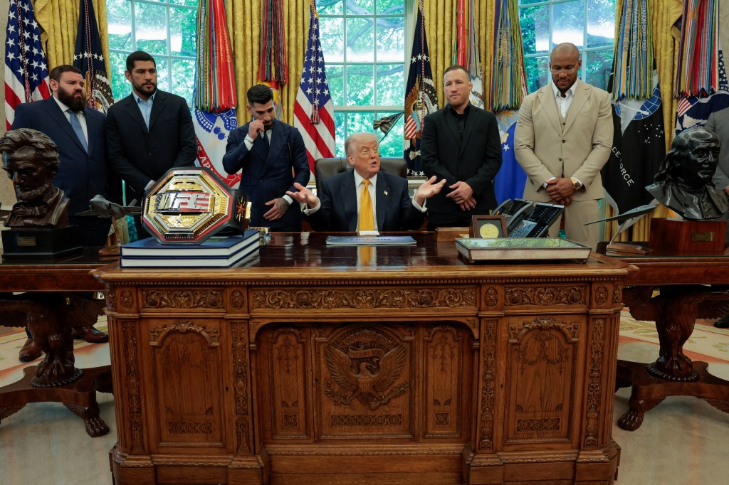 Trump hosts UFC fighters to promote upcoming White House lawn event ...