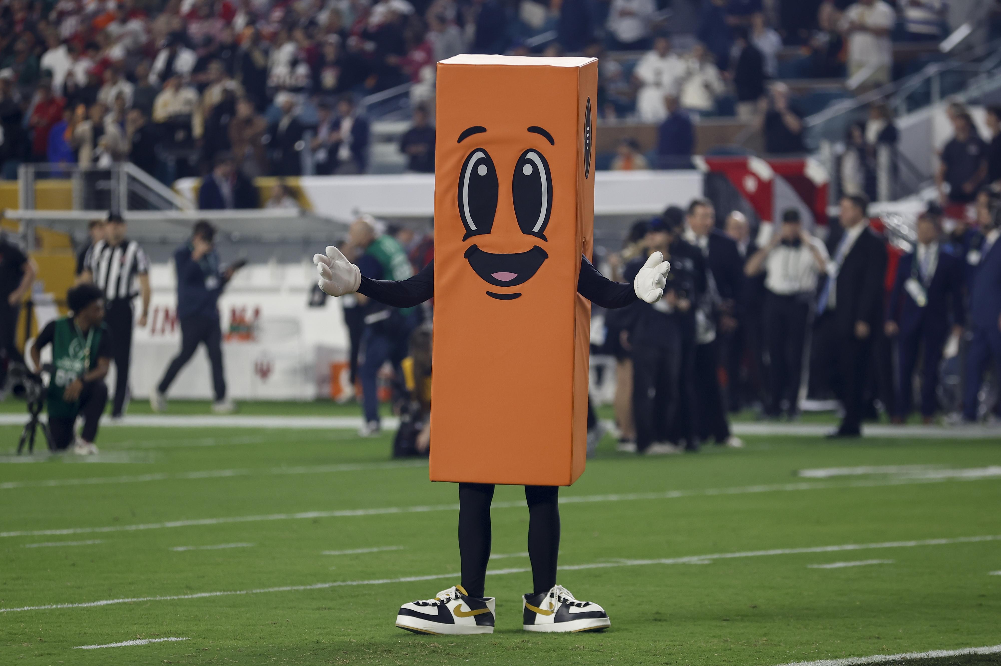 Longhorns daily news: Is a 24-team college football playoff inevitable?