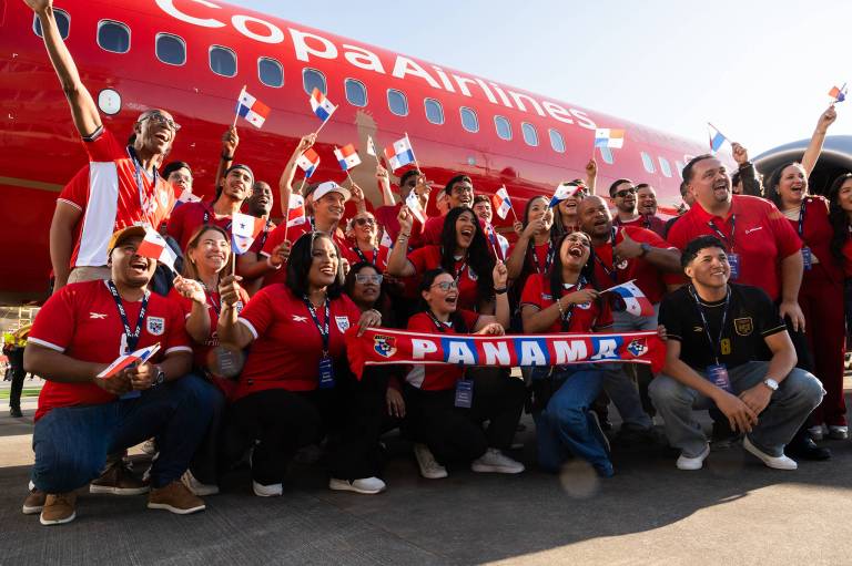 Boeing rolls out 737 MAX celebrating Panama men’s soccer team at ...