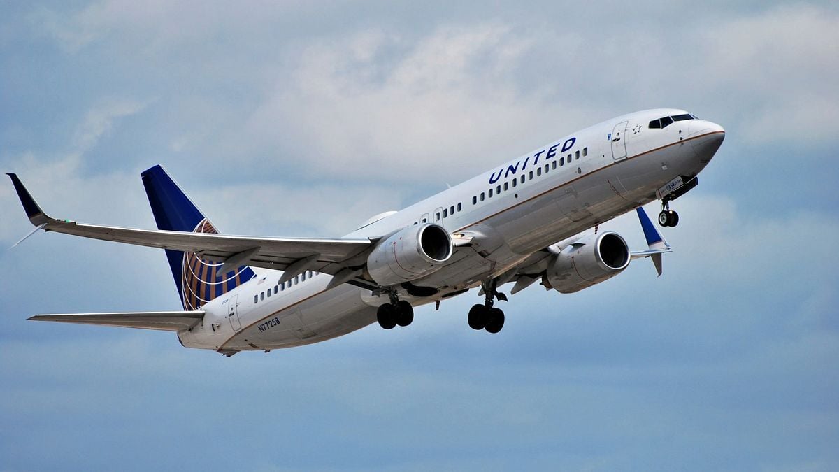 Approval of $1.5B includes financing 4th Charlotte Douglas runway