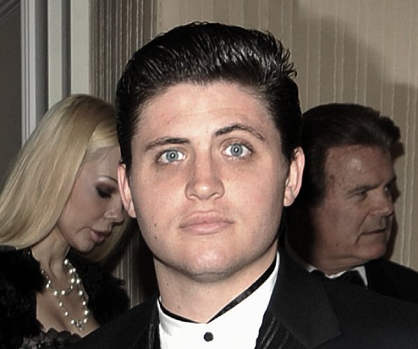 Police called to Frankie Valli's home after son violates restraining order
