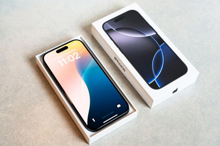 Apple to send up to $95 per device to customers in Siri lawsuit - here ...