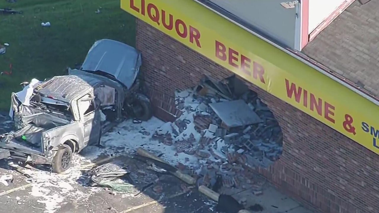 Canton man dies after crashing vehicle into market building, police say