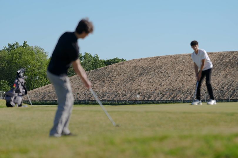 White House East Wing debris dumped at nearby golf course has toxic ...