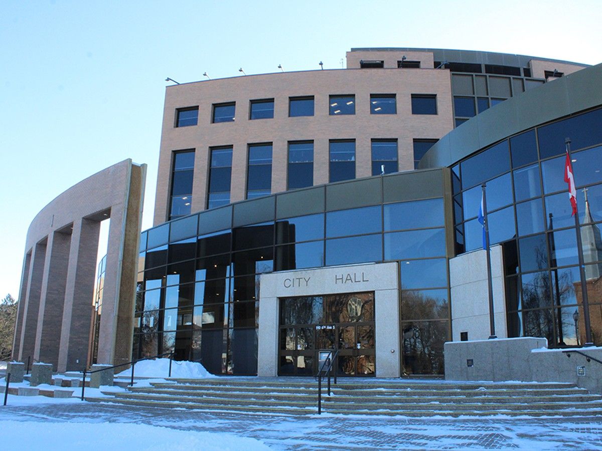 Lethbridge city council delays decision on province's new EMS costing model