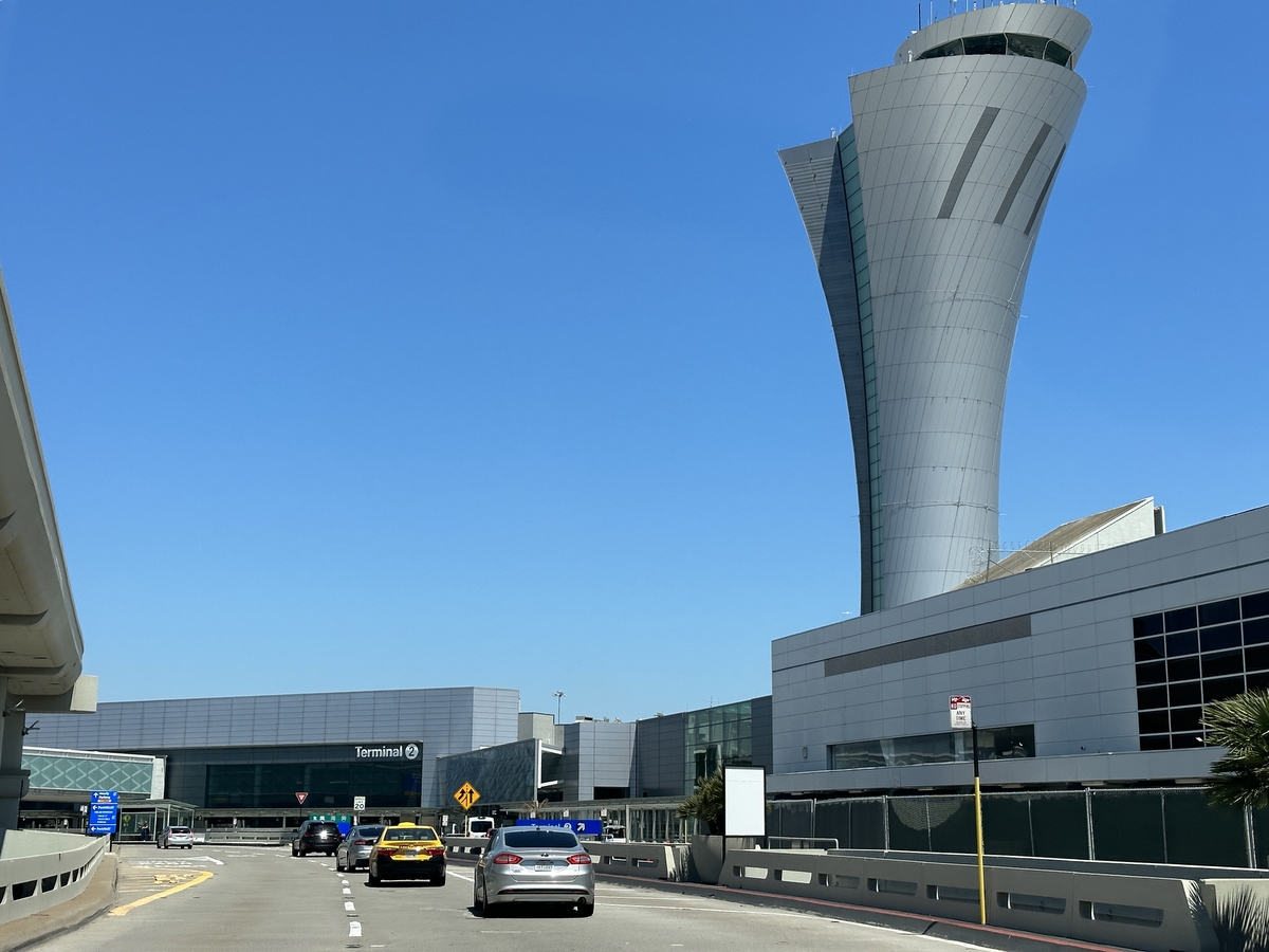 Travelers warn of possible taxi payment scam at SFO airport
