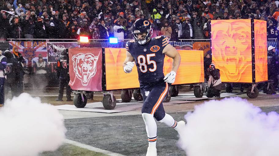 Colston Loveland leads crowded Bears tight end depth chart into camp