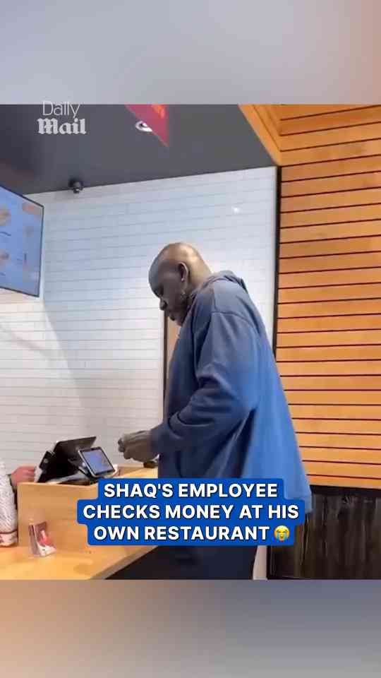 Shaq’s employee checks his cash to make sure it’s real