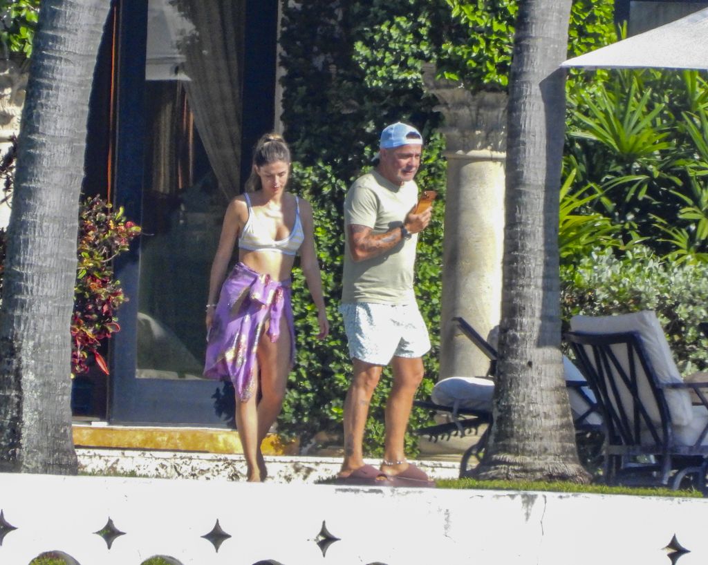 Alejandro Sanz y Stephanie Cayo disfrutan de una romántica tarde sobre ...