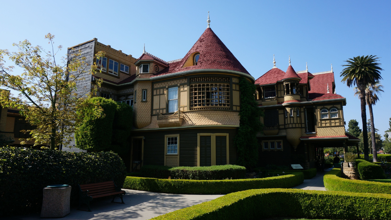 18 haunted houses across the USA that offer tours