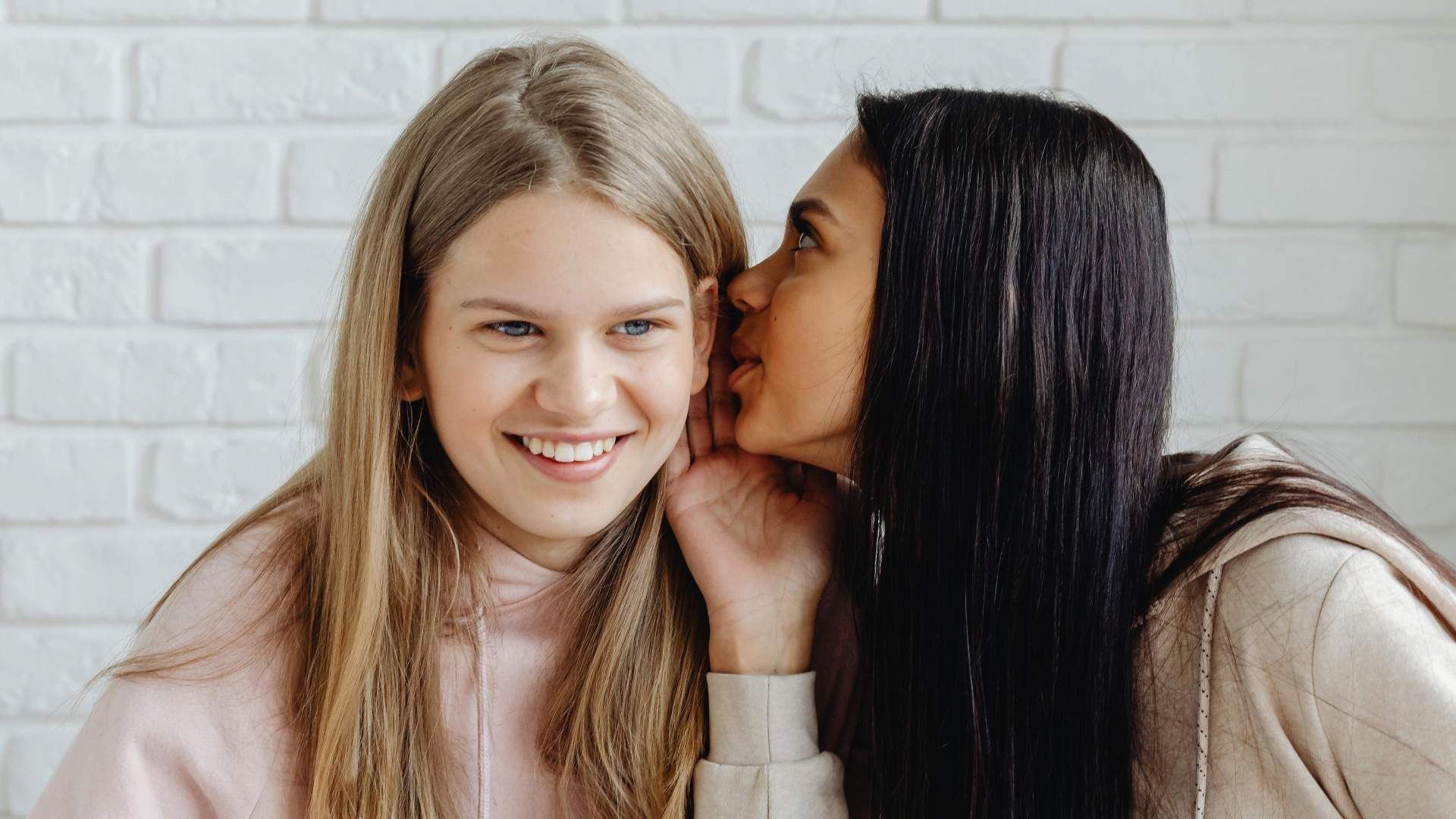 10 female friendship stereotypes & 10 that male friendships have