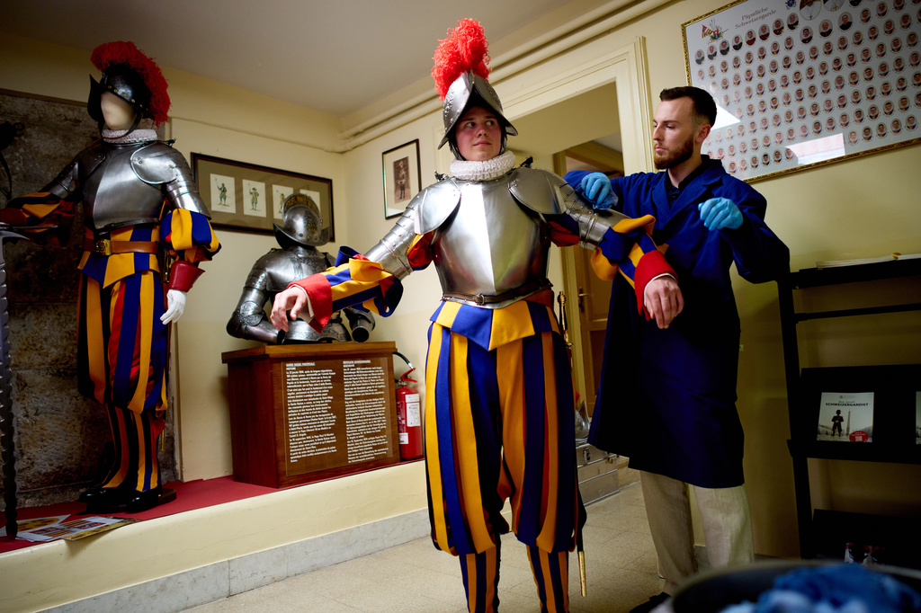 The Pontifical Swiss Guard’s newest recruits join the world's oldest ...