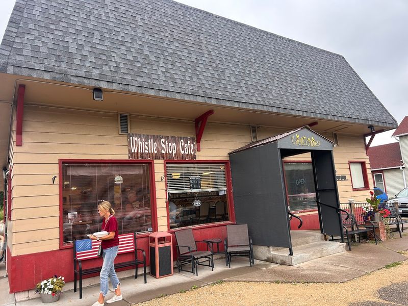 Hikers cannot get enough of this tiny charming cafe in a Minnesota ...