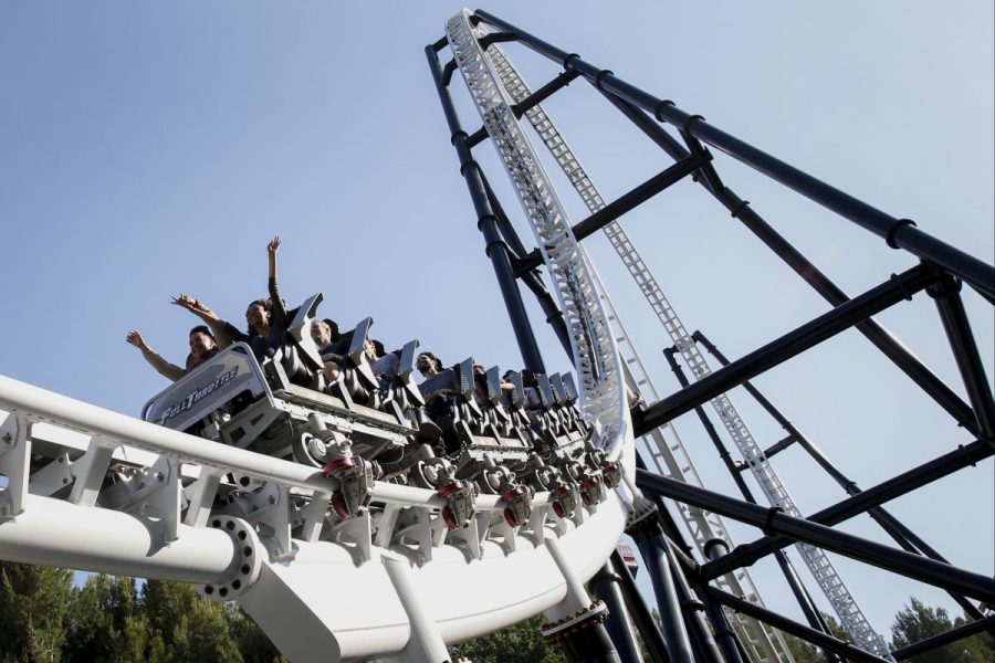 Six Flags Magic Mountain closes entire area of California park