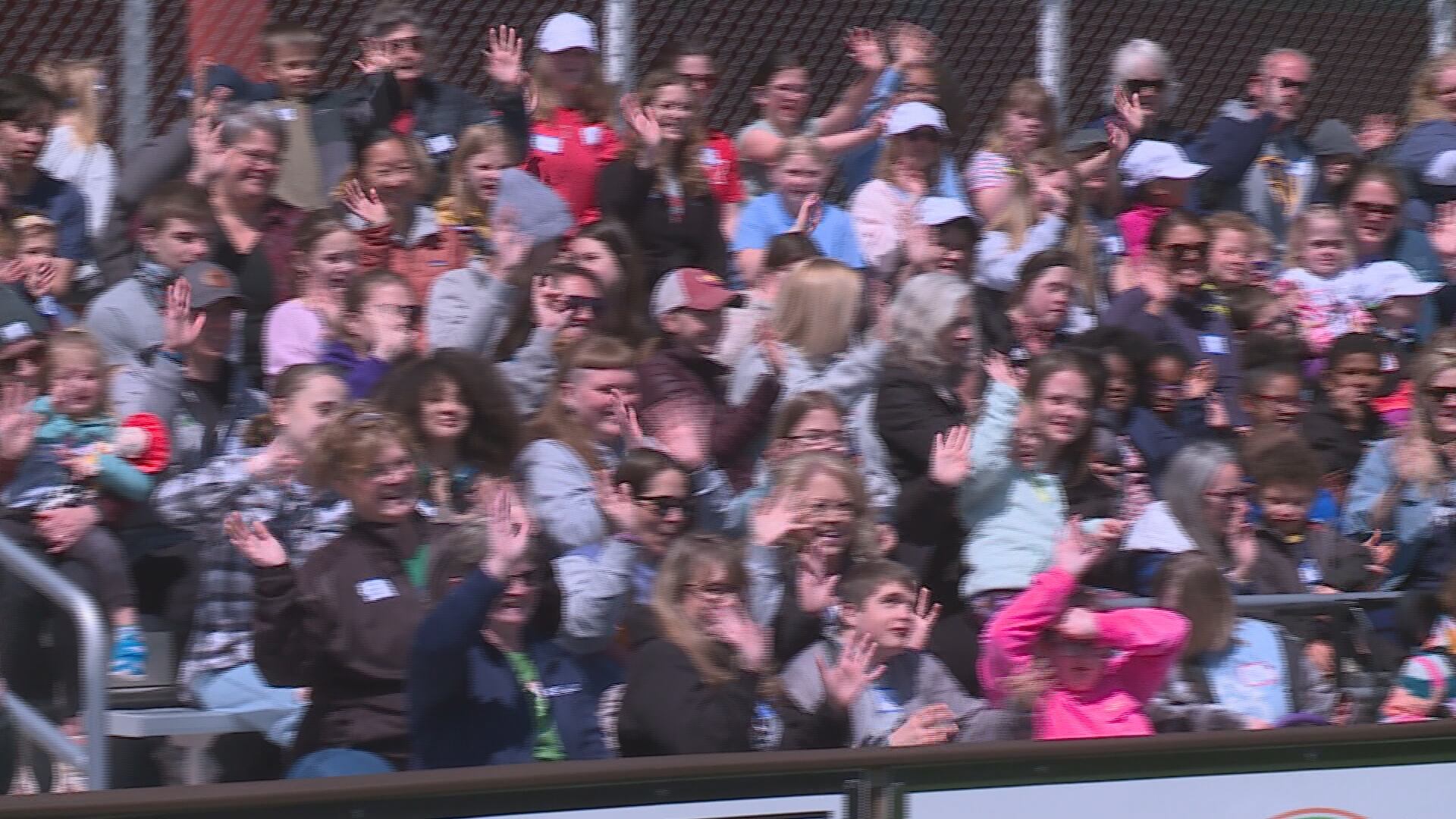Deaf and hard-of-hearing students gather for annual picnic in Cottage Grove